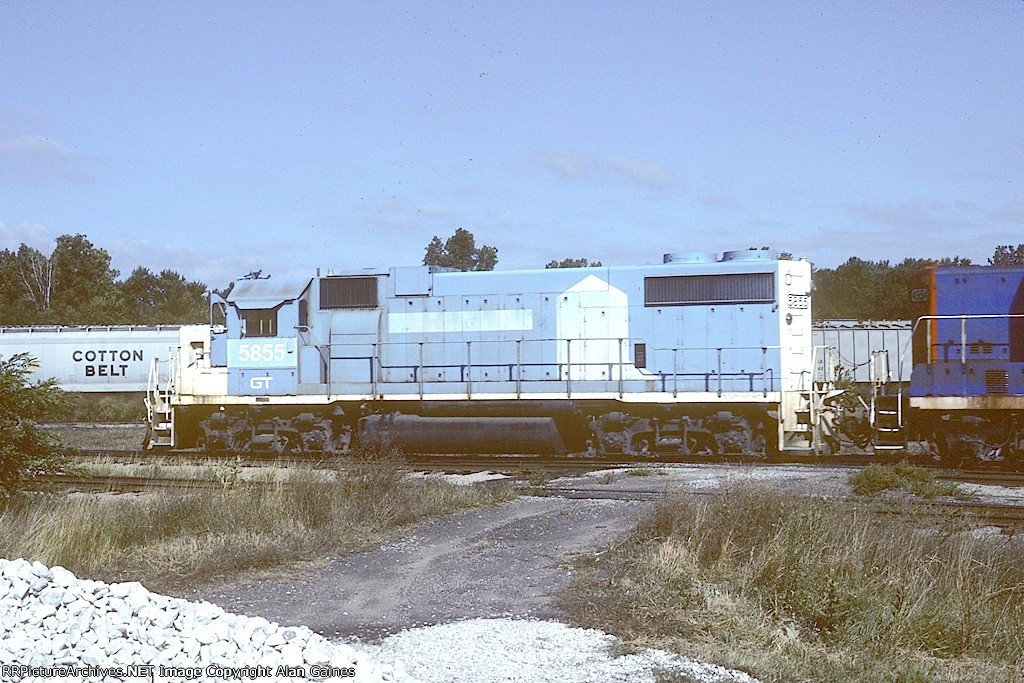 GTW GP38-2 5855